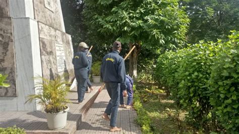 Cleaning Of Statue And Clg Campus India Ncc