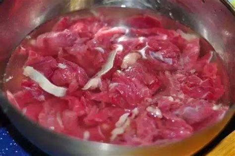 牛肉一炒就变老？记住千万别焯水！多加这1步，牛肉香嫩又入味！