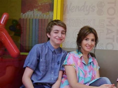 ბექრაუნდი კოტო თოლორდავას პირველი მეუღლე მარიამ ჯოლოგუა და მათი შვილი ბუკა