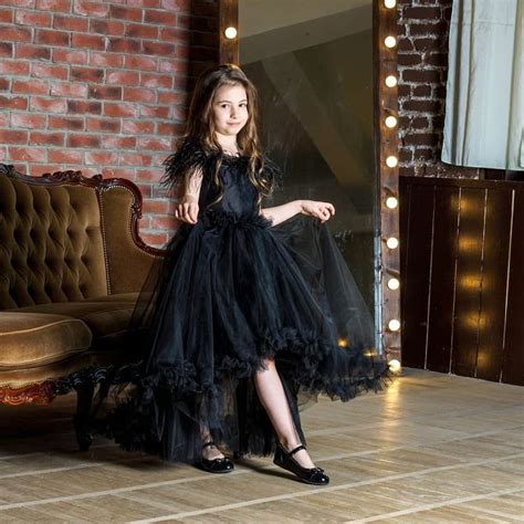 Платье со шлейфом можно заказать в следующих размера Платья Детские платья Цветы