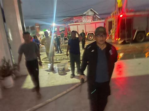 ហាងលក់នំខេកមួយកន្លែងនៅក្រុងប៉ៃលិនត្រូវភ្លើងឆាបឆេះដោយសារទុសេ្សខ្យែភ្លើង សារព័ត៌មាន នគរវត្ត