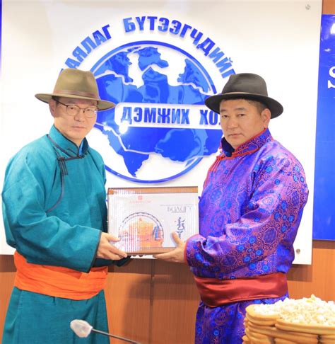 “БАЯЛАГ БҮТЭЭГЧДИЙГ ДЭМЖИХ ХОЛБОО” ШИЛДЭГ АЖИЛТНУУДДАА ГАРЫН БЭЛЭГ ГАРДУУЛЛАА
