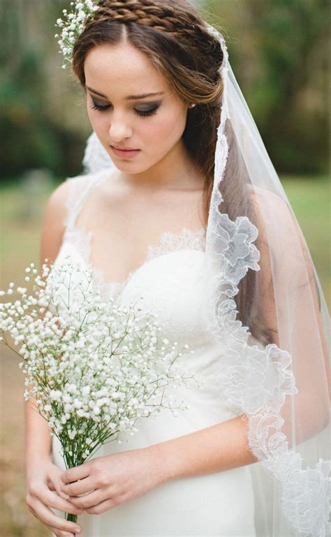 Весільна зачіска пучок з фатою