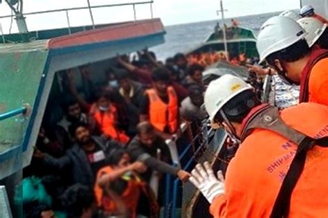 ශ්‍රී ලාංකිකයින් 300ක් රැගත් යාත්‍රාවක් වියට්නාම සිංගප්පූරු මුහුදු සීමාවේදී අනතුරට