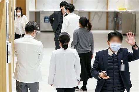 서울의대 교수협 “정부 사태 해결 안나서면 18일 전원 사직”