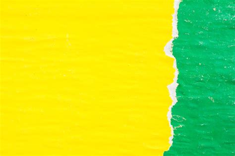 노란색과 녹색 구겨지고 찢어지고 접착제 질감 배경의 흔적이있는 오래된 더러운 종이 포스터를 벗깁니다 가장자리에 대한 스톡 사진 및 기타 이미지 Istock