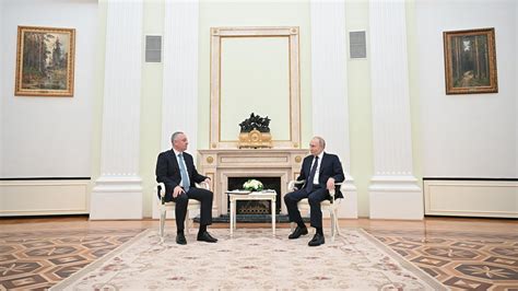 Путин поздравил Гунбу со вступлением в должность президента Абхазии