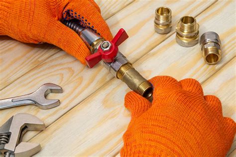 마스터는 가스 파이프 라인을위한 렌치와 피팅 및 배관 수도꼭지를 연결합니다 건설 산업에 대한 스톡 사진 및 기타 이미지 건설 산업 관 튜브 관로 Istock