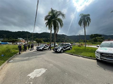 Ação Da Força Tarefa De Guarujá Coíbe Invasão Em área Na Enseada