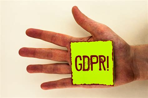 Gdpr 동기 호출 하는 텍스트를 작성 하는 단어 일반적인 데이터 보호 규제 정보 안전 스티커 메모 용지에 대 한 비즈니스 개념 일반 배경에 손에 배치 Brand Name