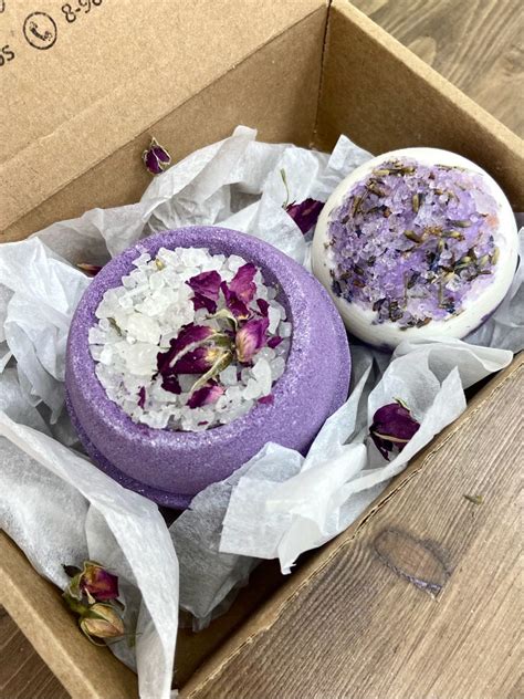 Бомбочка с морской солью и сухоцветами Бомбочки для ванн Бомбочки для ванны Бомбочка для ванны