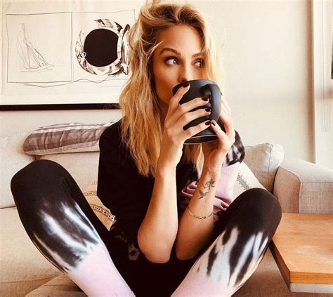 Picture Of Laura Vandervoort