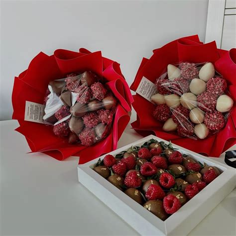 Дорогие женщины девушки прекрасные леди Поздравляю вас с прекрасным праздником