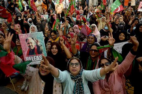 Imran Khan Pakistans Ex Prime Minister Accuses Opponents Of