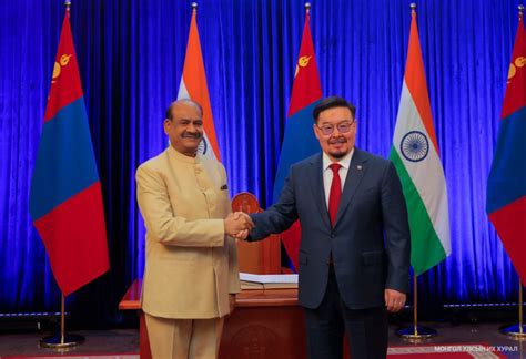 УИХ ын дарга БНЭУ ын Парламентын доод танхим Лок Сабха гийн дарга Ом Бирла г Жанжин Д