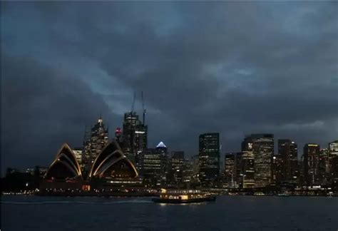 Чоловік так хотів заощадити на авіаквитку що переплутав континенти та зірвав відпустку мрії