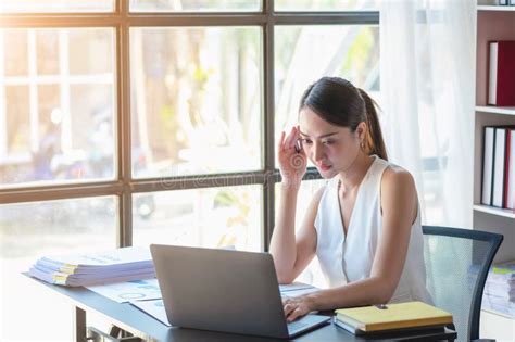 Marketing Finance Accounting Planning Team Female Accountant Using Laptop Calculator And