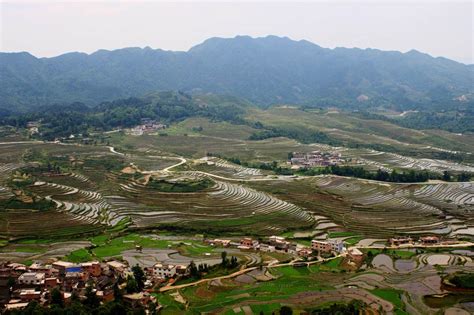 贵定县云雾镇鸟王村处于贵定县南面的云雾山麓是一个高山平坝苗族地区层层梯天如织美丽如画 贵定县委离退休干部工作局雷作胜摄于2013年5月