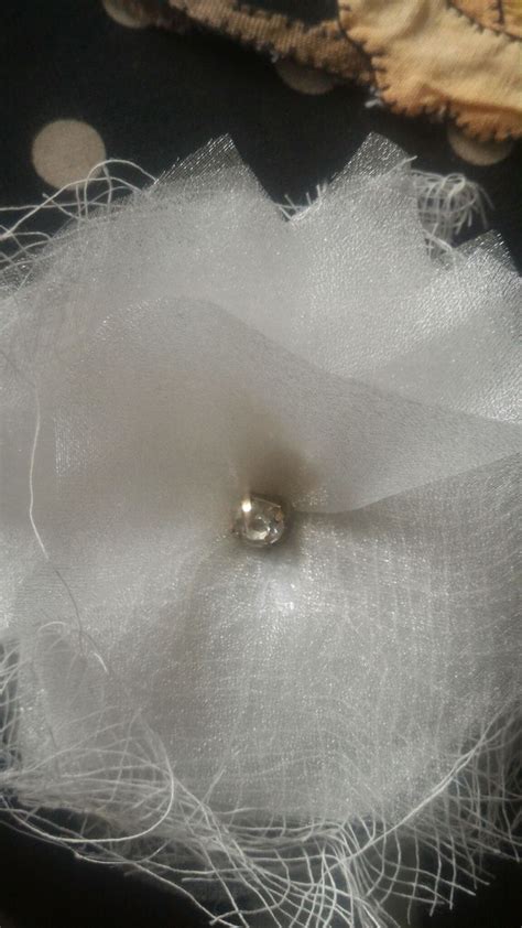 Flor Destruidinha Feita Com Voil E Gase