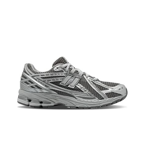 뉴발란스 1906r 하버 그레이 실버 메탈릭 솔드아웃 뉴발란스