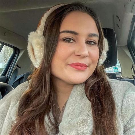 Coralinebrz On Threads