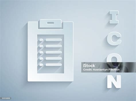 종이 회색 배경에 격리 된 임상 레코드 아이콘의료 클립 보드를 잘라 건강 보험 양식 처방전 건강 검진 표시 보고서 종이 아트 스타일 벡터 3차원 형태에 대한 스톡 벡터 아트