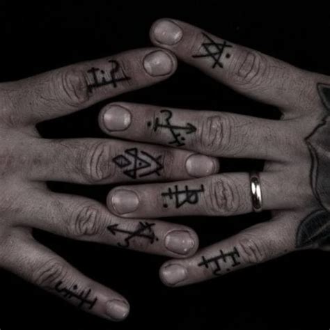 30 Finger Tattoos That Are Creative And Beautiful Small Finger Tattoos
