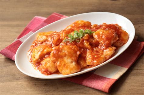 鶏むね肉がぷるぷるにやわらかい！鶏のチリソースの節約レシピ。鶏チリの作り方。 つくりおき食堂