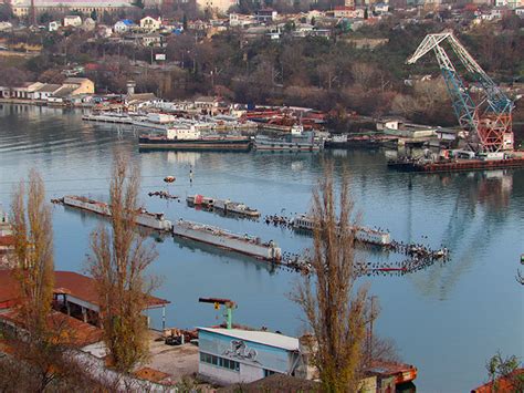 Затонувший плавучий док ПД 16 в Южной бухте Севастополя