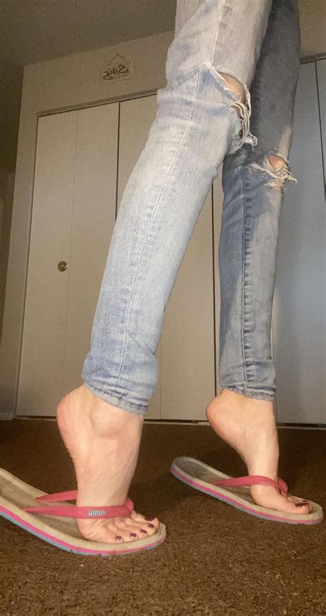 Tippy Toes R Femaleflipflops