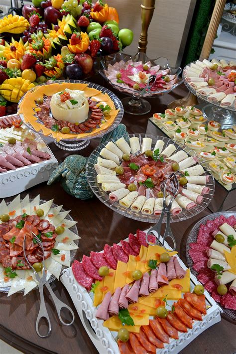 Arranjo De Frutas E Frios By Pip Eventos Party Food Buffet Party Food Platters Buffet Food