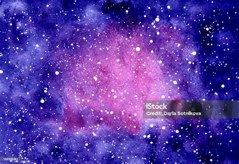 추상 수채화 배경 별과 깊은 푸른 밤 하늘 핑크와 보라색 색상 손으로 그린 그림 은하 회화 우주 질감 점성술 테마 아름답고 낭만적 인 공간 겨울에 대한 스톡 사진 및 기타