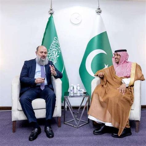 جدہ، پاک سعودی اقتصادی تعلقات کو مضبوط بنانے کیلئے وفاقی وزیر تجارت جام کمال خان جدہ میں جنرل