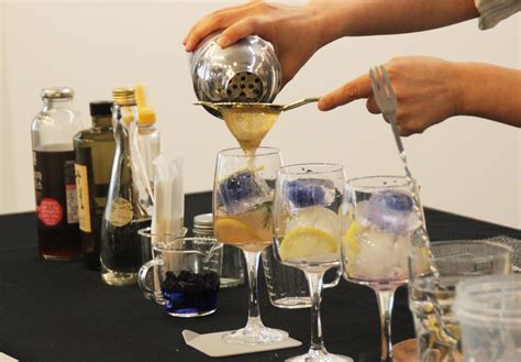 칵테일 제조 모습 오마이포토