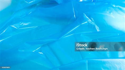 파란색 비닐 봉지 질감과 배경 쓰레기를 수용할 수 있도록 설계되어 집에서 사용되며 다양한 쓰레기 통에 보관되는 봉투 말기에 대한 스톡 사진 및 기타 이미지 Istock