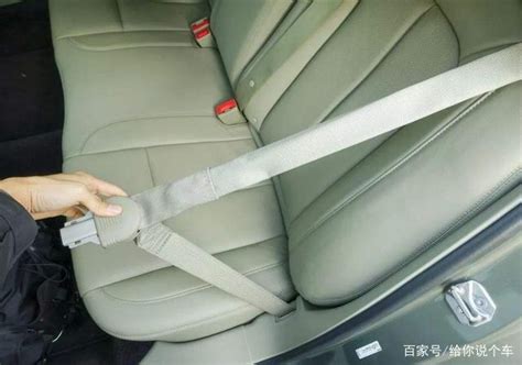 后排安全带怎么系图解 图库 五毛网