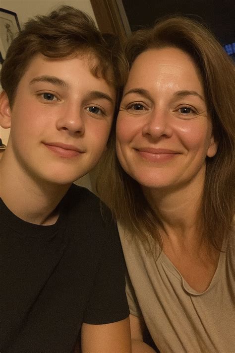 16 ГОДИШНИЯТ МИ СИН ОТИДЕ ПРИ БАБА СИ ЗА ЛЯТОТО ЕДИН ДЕН ПОЛУЧИХ ОБАЖДАНЕ ОТ НЕЯ А ПЪРВИТЕ Й