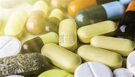 药物处方用于治疗药物。药品，保健容器内治疗。药房主题，胶囊药丸与药抗生素包装。特写 医学或胶囊。