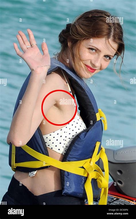 Mischa Barton Rhairycelebsreborn2