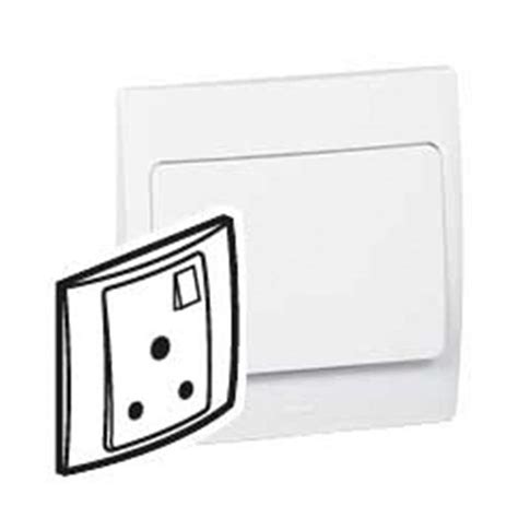 Socket 3 Pin Round With Switch 15a Shahid International