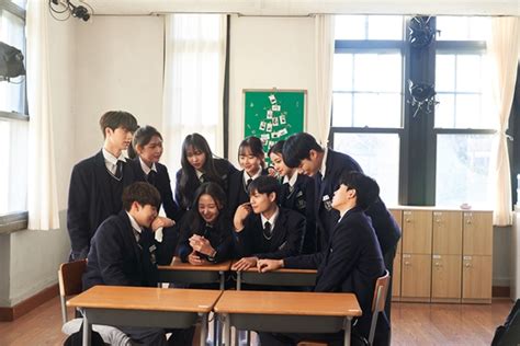연애 금지 교칙 속 미묘한 기류우정과 사랑 사이 열아홉 스물