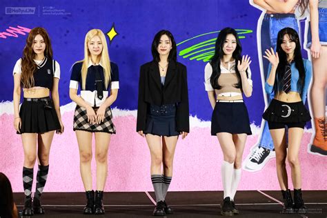 ITZY Press Conference For WANNABE With BENCH Fan Meet HQ PHOTOS