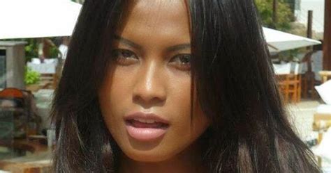 Toket Gede Model Dewasa Serliana Rosida Dibalut Bikini Seksi Dunia