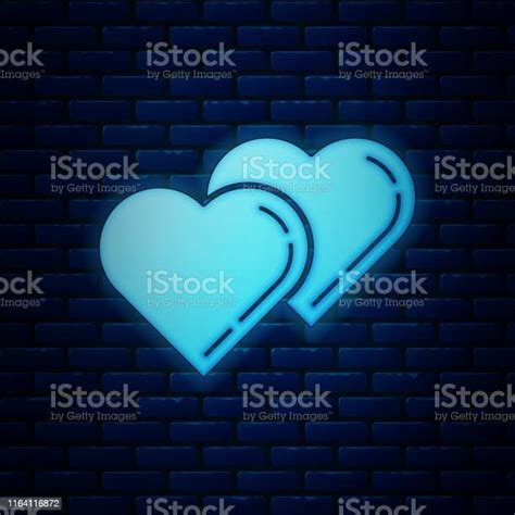 빛나는 네온 두 연결된 마음 아이콘 벽돌 벽 배경에 격리 로맨틱 한 상징 연결 가입 열정과 결혼식 발렌타인 데이 기호입니다 벡터 일러스트레이션 감정에 대한 스톡 벡터 아트