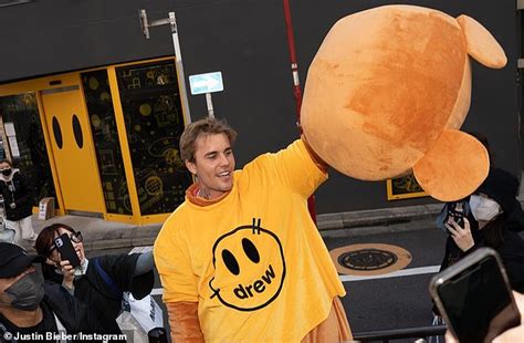 Justin Bieber Delights Fans As He Dresses As Drew Houses Fluffy Teddy Bear Mascot Daily Mail