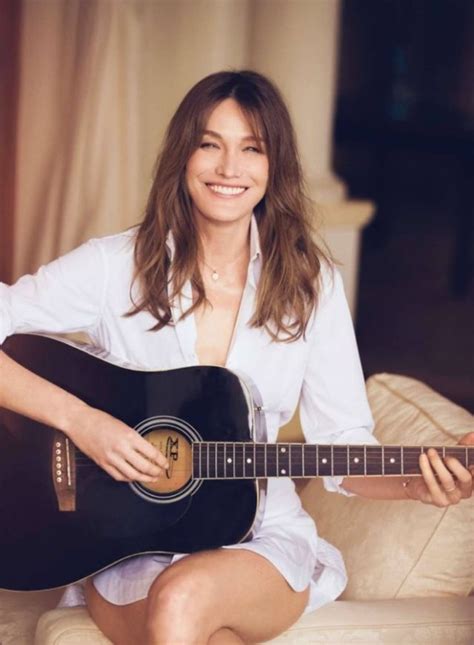 40 Gorgeous Portrait Photos Of Carla Bruni As A Fashion Model In The