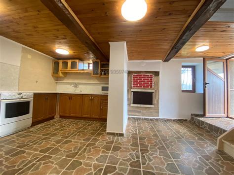 Момина църква Просторна Къща с 3 спални 2 бани Wc ремонтирана От Собственик Двуетажна