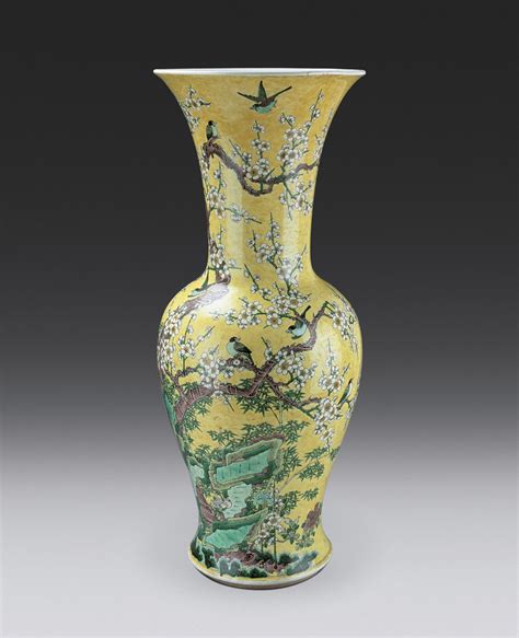 黄地素三彩喜鹊登梅凤尾尊 中国古董 北京荣宝2007春季艺术品拍卖会 荣宝斋上海拍卖有限公司
