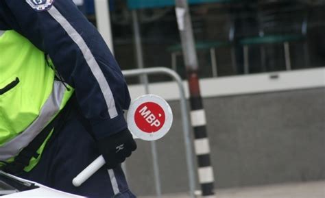 Шофьор върти волана на нередовна кола във Врачанско