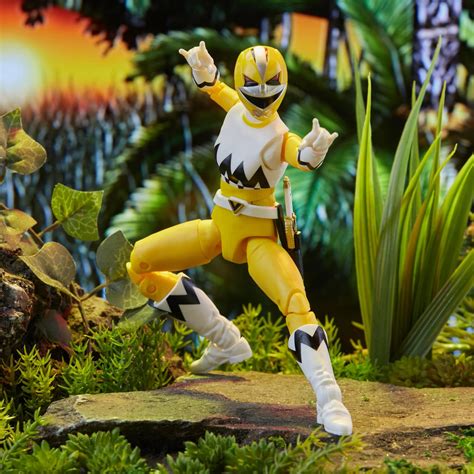 Power Rangers Lost Galaxy Yellow Rangers Ready For Action With Hasbro